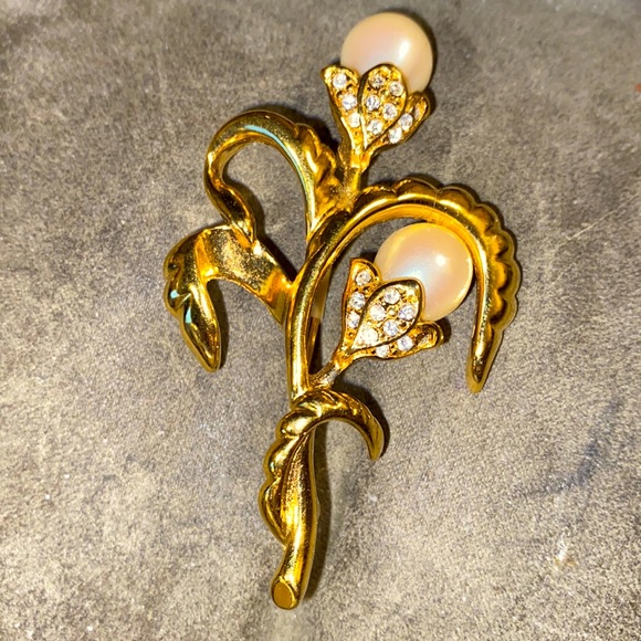 Monet | Jewelry | Vintage Signed Monet Pearl Rhinestone Flower Brooch ...